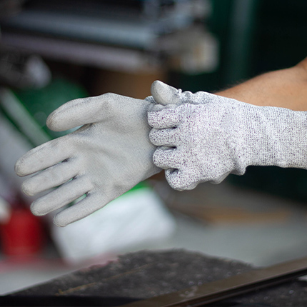 Gloves by Use - Gloves.co.uk